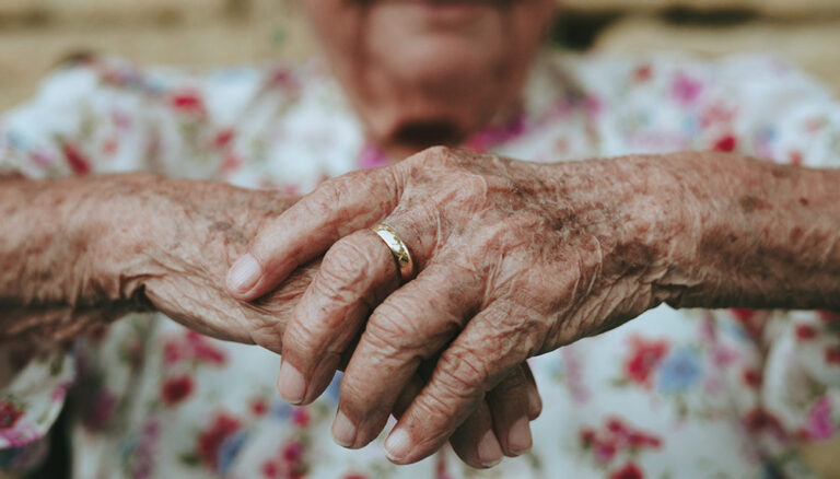 Caregiver’s Guide to Wounds in the Elderly | Mass Care Link